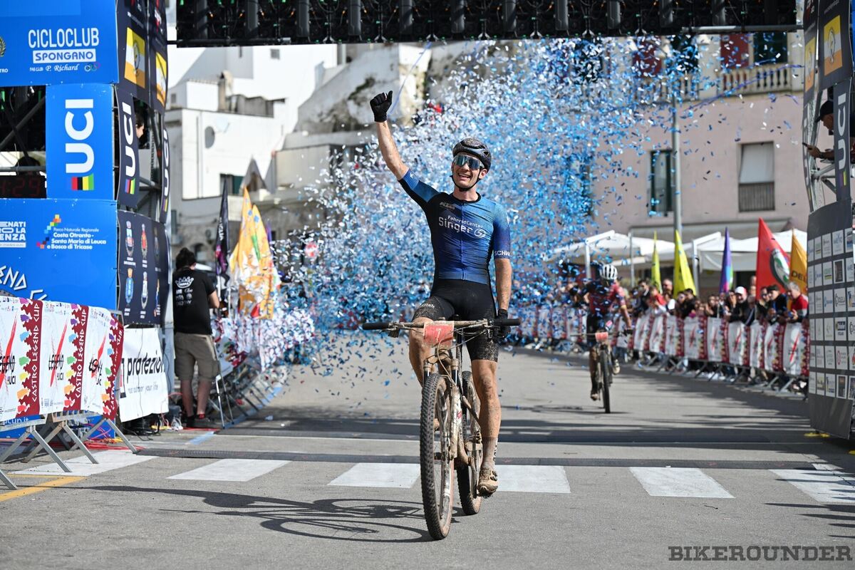 Der Bad Uracher Martin Frey fährt im letzten Saison-Rennen allen davon ...