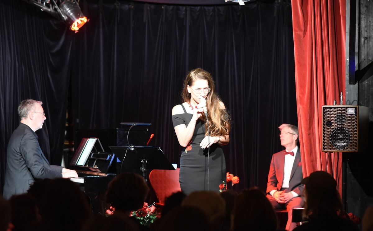 Schauspielerin, Sängerin, Autorin und rundum bemerkenswerte Frau: Zum ...