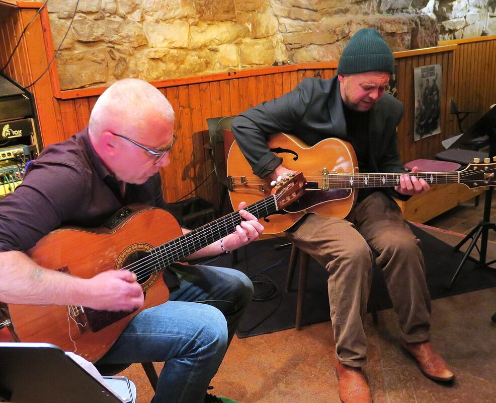 Gitarrenmagie: Christoph Neuhaus und Fabio Roveri in Reutlinger „Mitte ...