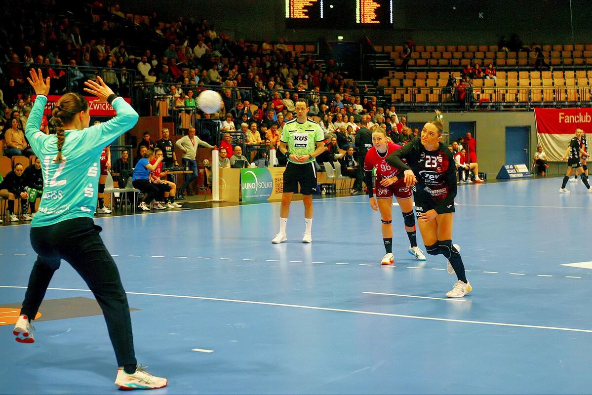 Trotz Steigerung kein Sieg der Metzinger Bundesliga-Handballerinnen in ...