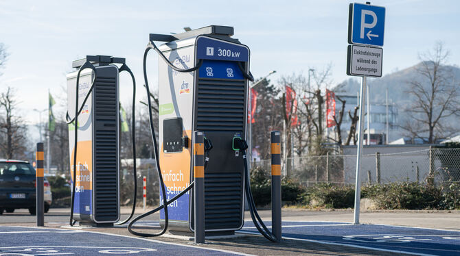 Nachholbedarf: Reutlingen will E-Ladesäulennetz ausbauen - Reutlingen ...