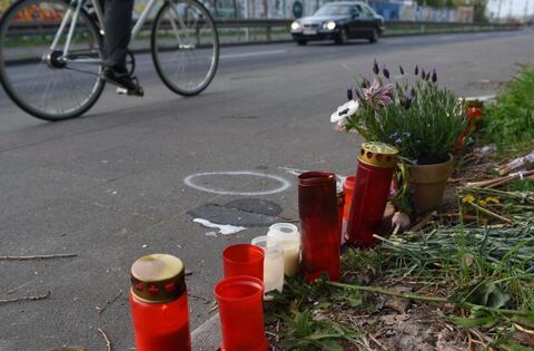 Unbeteiligte Frau stirbt bei illegalem Autorennen - Weltspiegel - Reutlinger General-Anzeiger ...