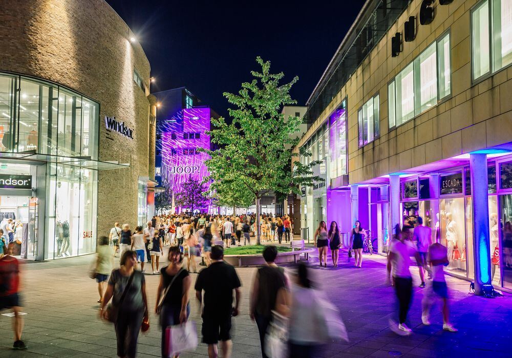 Letzte lange Einkaufsnacht in Metzingen - Neckar + Erms - Reutlinger ...