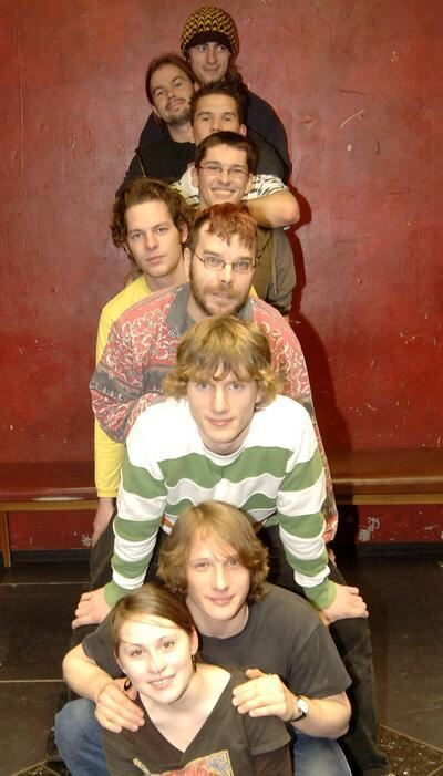 Punk-Rock vor der Sofa-Ecke - Kreis Tübingen - Reutlinger General ...