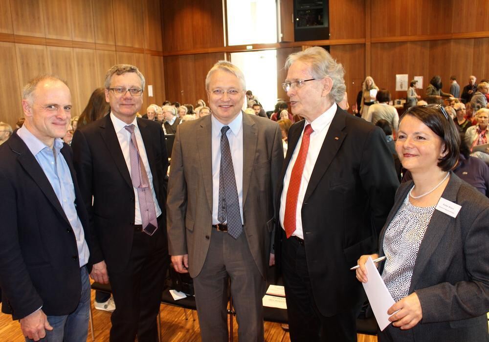 Flüchtlinge: Hauptlast liegt bei den Kommunen - Reutlingen - Reutlinger ...