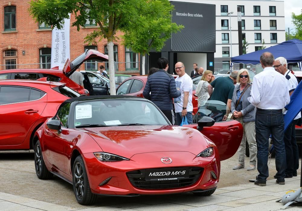 Automesse »rasant« präsentiert über hundert Neuwagen - Reutlingen ...