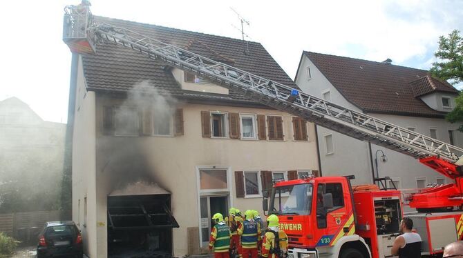 Brand in Metzingen: Person mit Rauchvergiftung in Klinik - Neckar ...